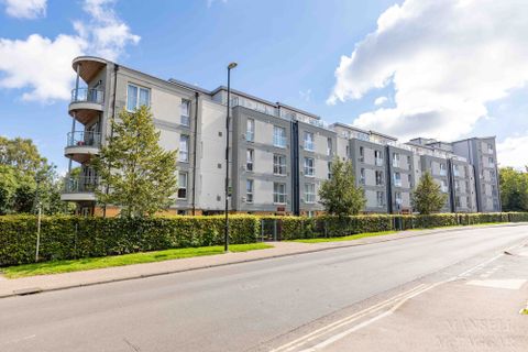 West Green Drive, Crawley RH11, 2 bed flat for sale, £240,000 - Zoopla