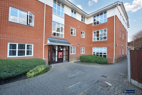 St. Kathryns Place, Deyncourt Gardens, Upminster RM14, 2 bed flat for ...