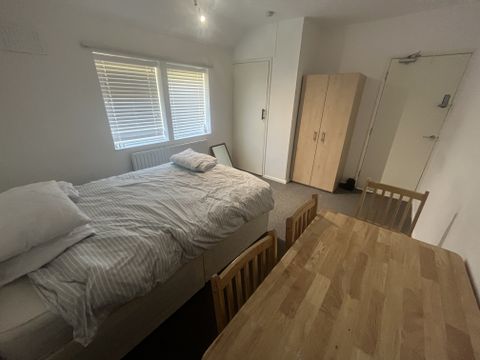 Room to rent in Whitley Wood Road, Reading RG2, £500 pcm - Zoopla