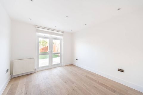 2 bed flat for sale in Chapter Road, Willesden Green, London NW2, £ ...